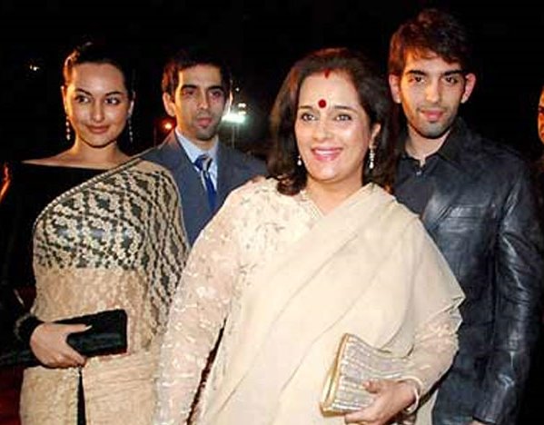 Sonakshi Sinha Childhood and Family Photos | CelebritiesCouples