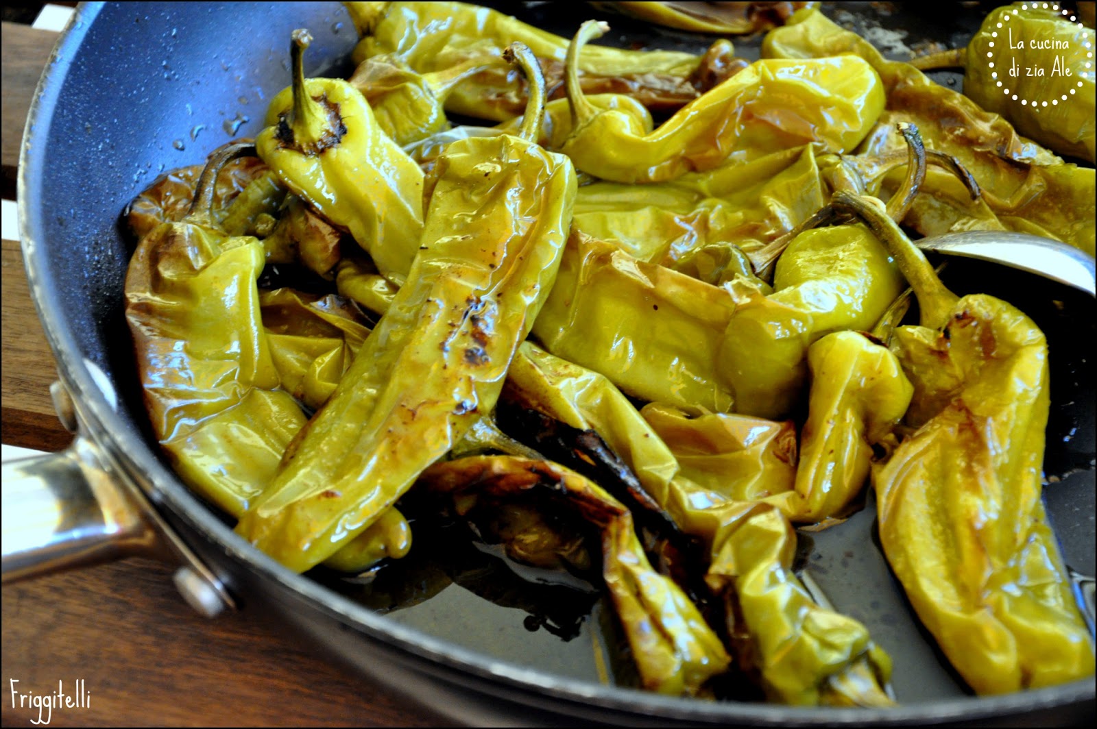 Friggitelli nudi e crudi (in padella olio&sale) | La cucina di zia Ale