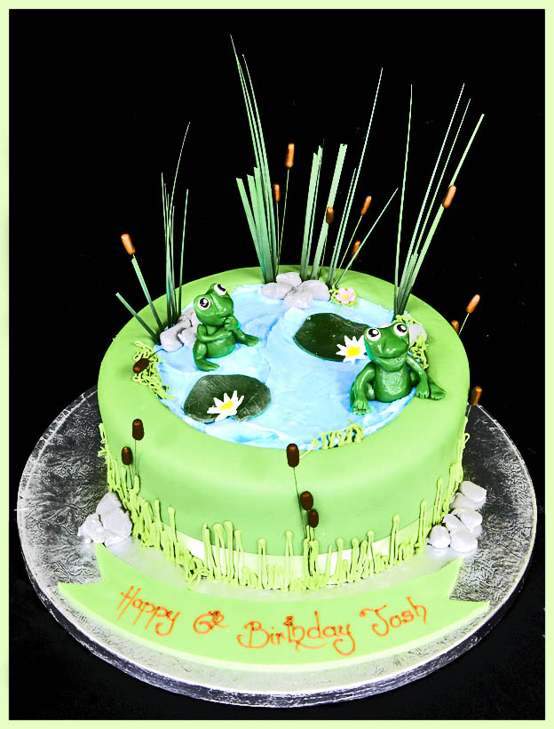 Frog Hopper Glen: Eighteen Frog-shaped Cakes: Leaping Loads of Fun!