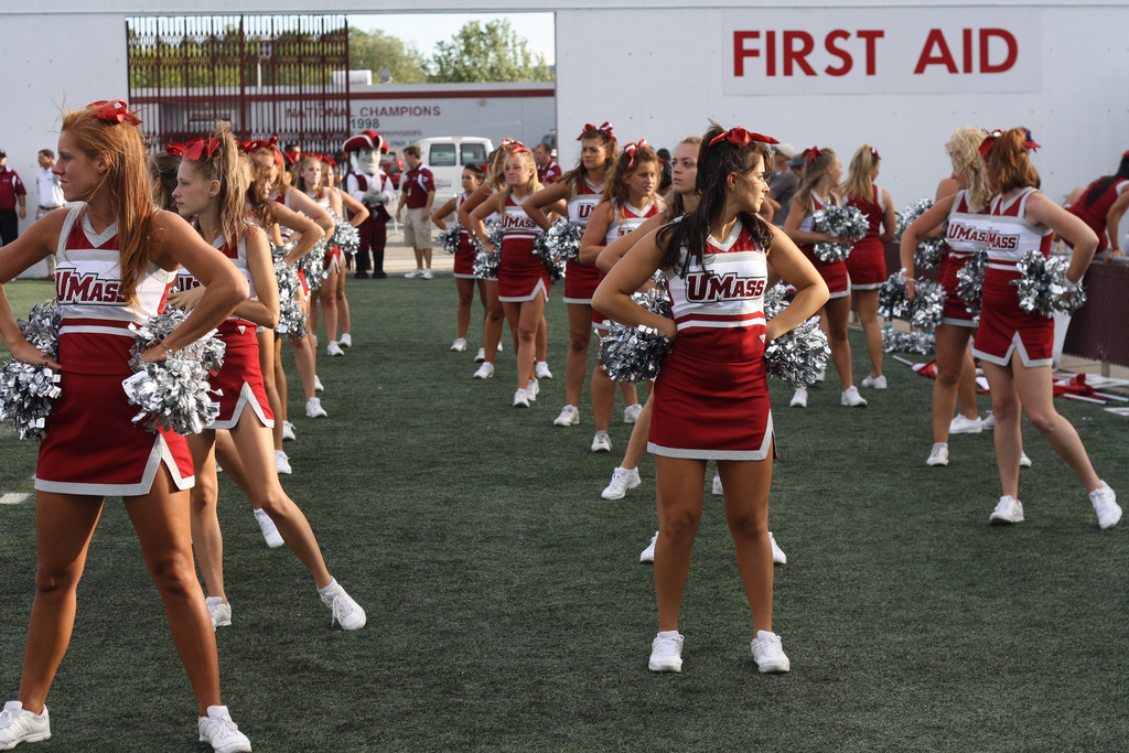 drakesdrumuk: UMASS Cheerleaders