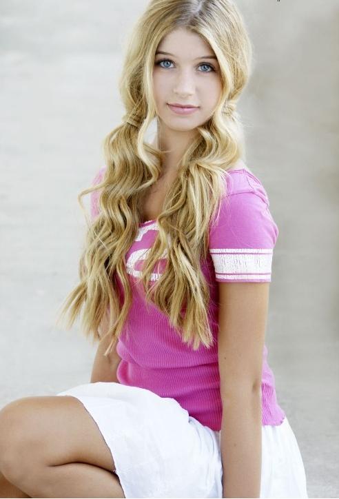 Alexandria Deberry Fashion - mode and beauty