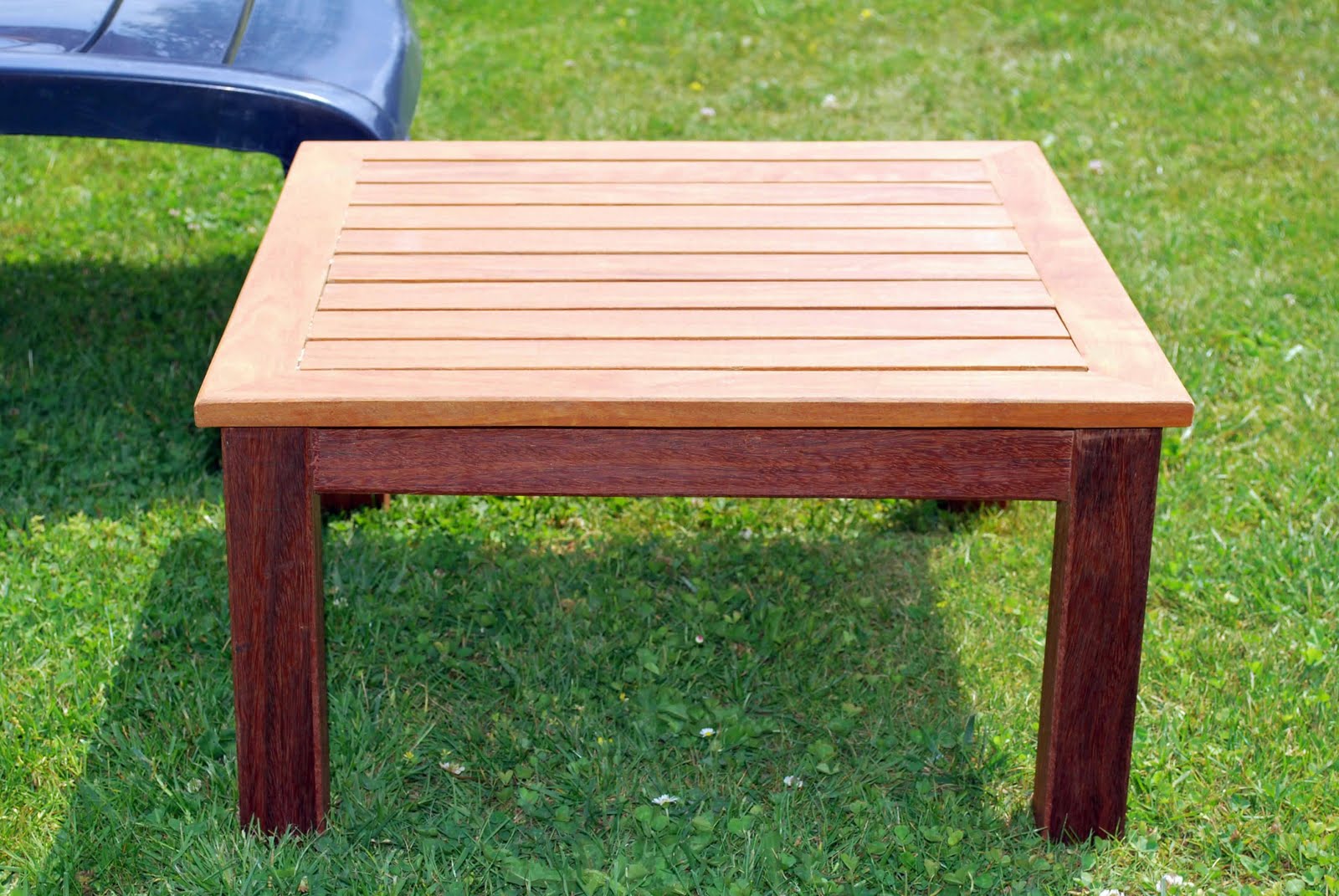 Holz und mehr: Hocker, Beistelltisch und ein kaputter Dachausstieg