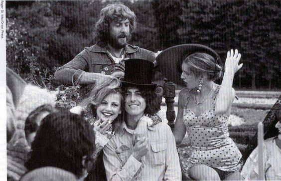 DIÁRIO DOS BEATLES: Eric Idle do Monty Python dirigiu clipes de George ...