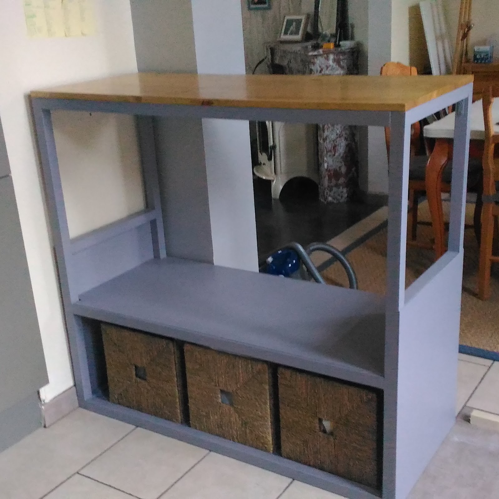 coctau: meuble bar et emplacement cage à cochon d'Inde