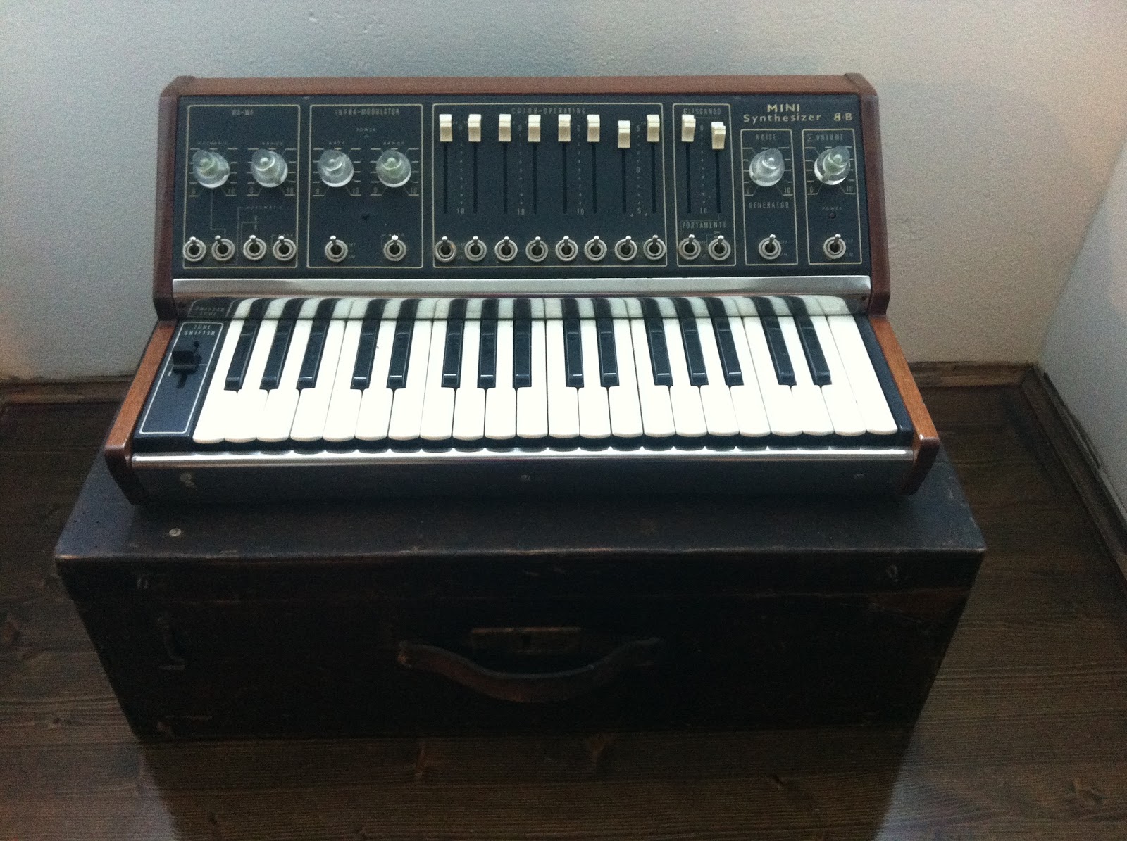 MATRIXSYNTH: Mystery Vintage Mini Synthesizer BB