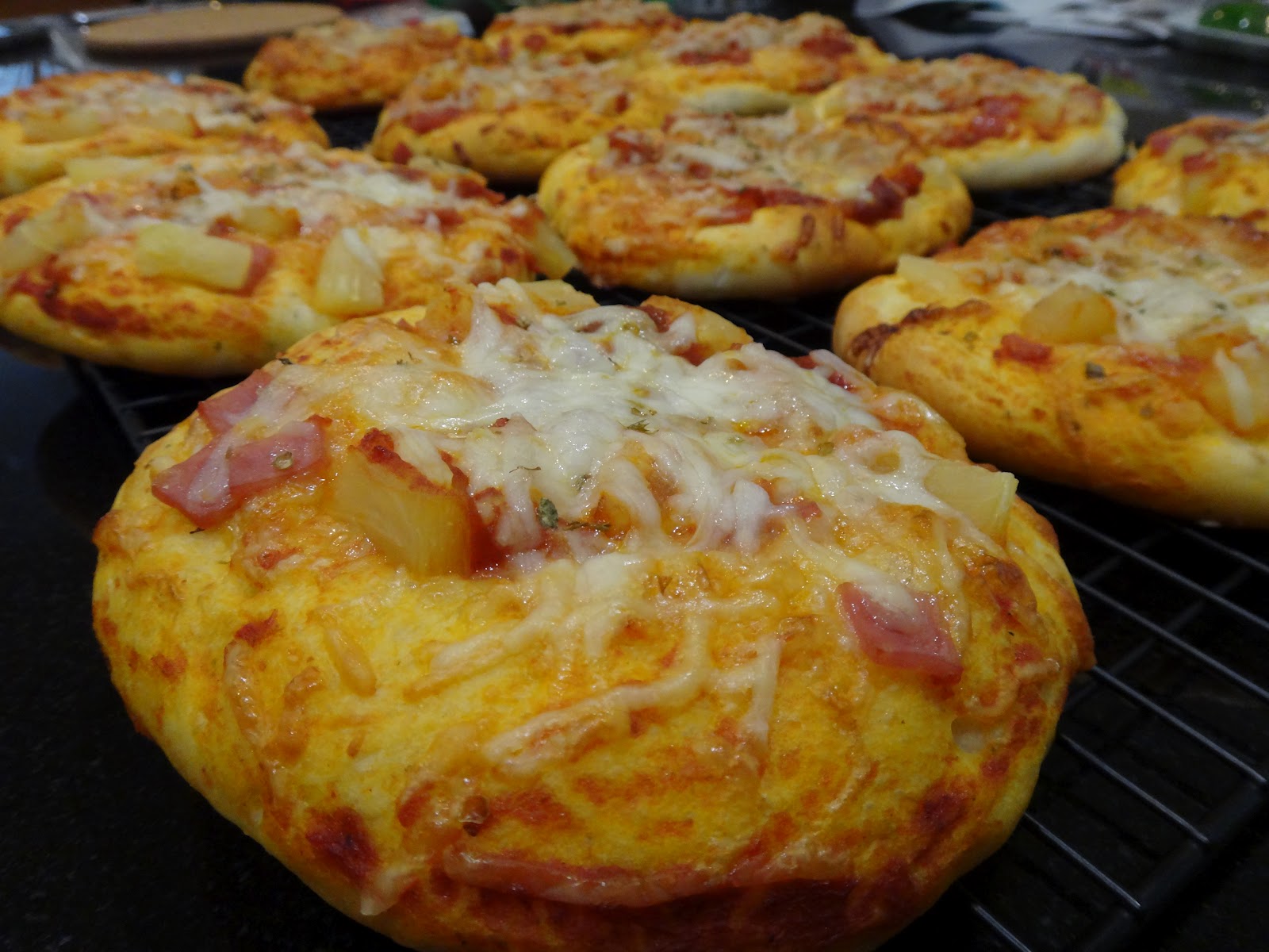 Falling in love with baking: Mini Hawaiian Pizzas