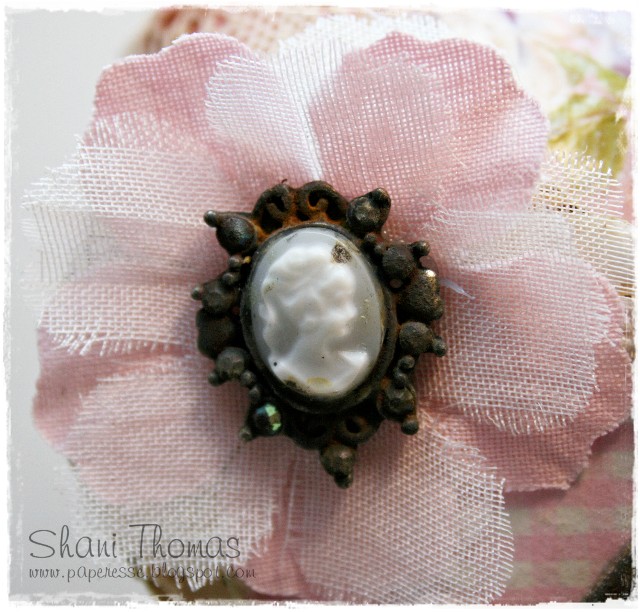 Shabby vintage Décopatch heart wall hanging | Paperesse