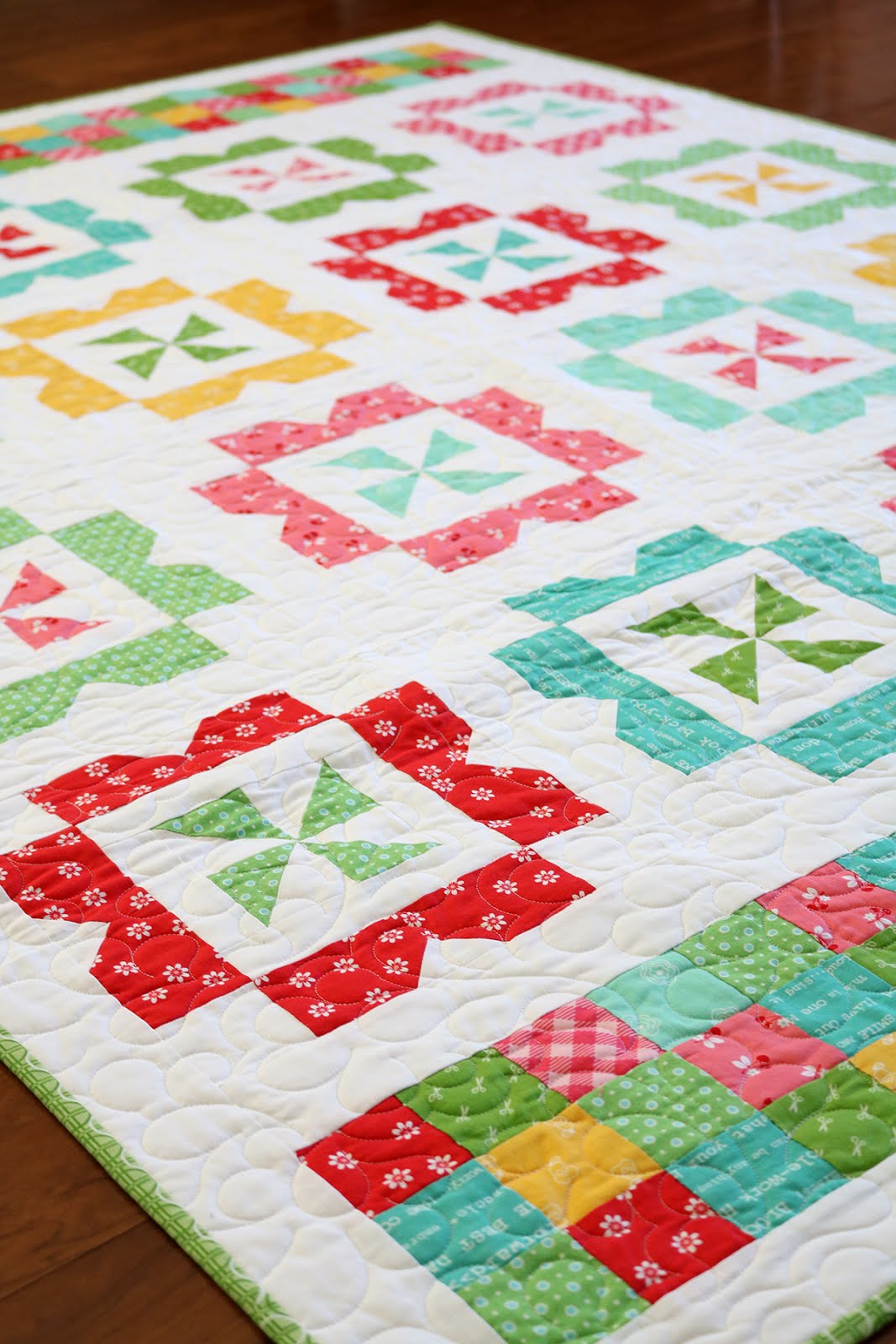 A Bright Corner: Fresh Fat Quarter Quilts Book