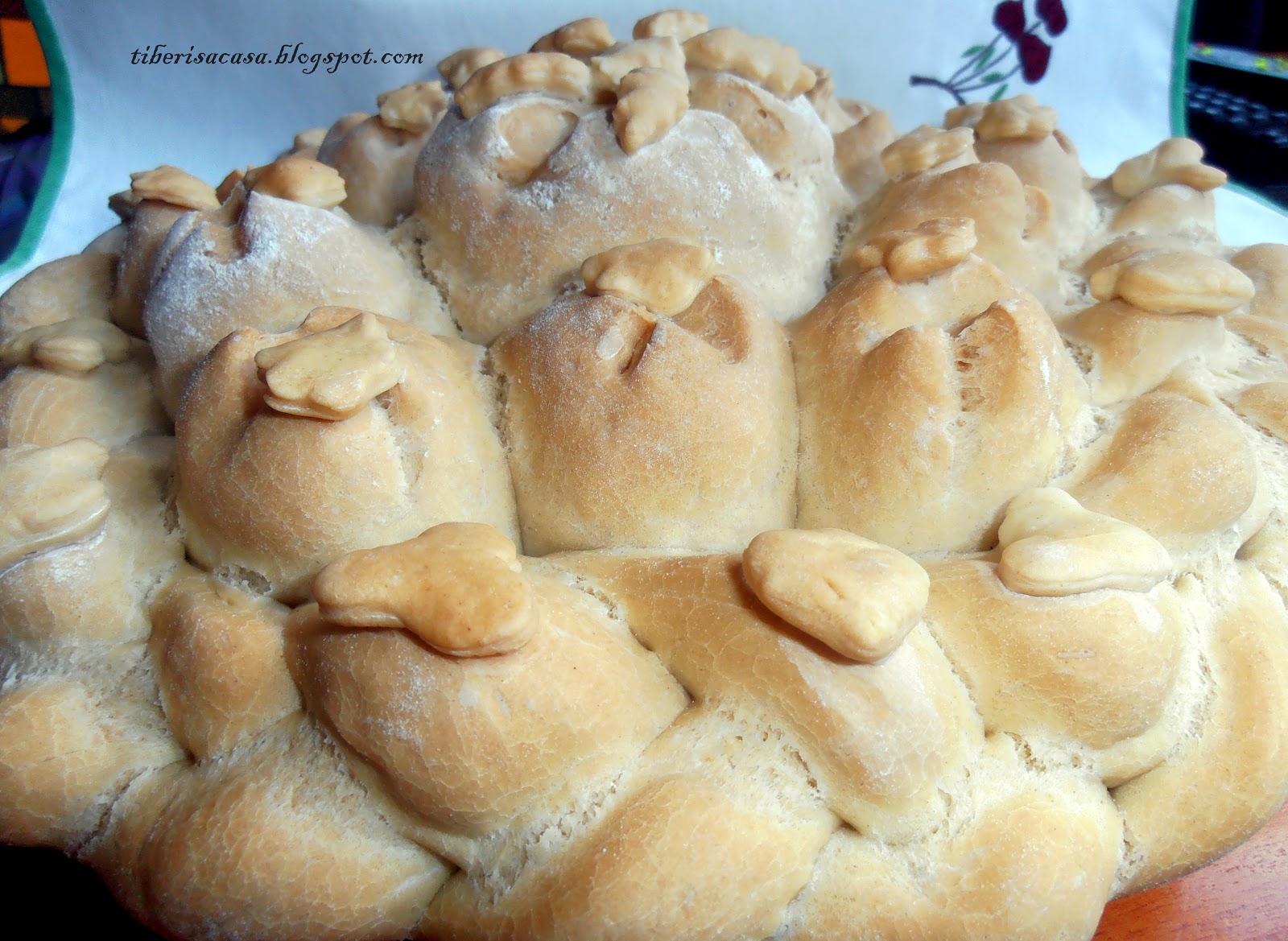 TIBERIS : ~~ Panes decorados y diferentes tipos de formas de pan