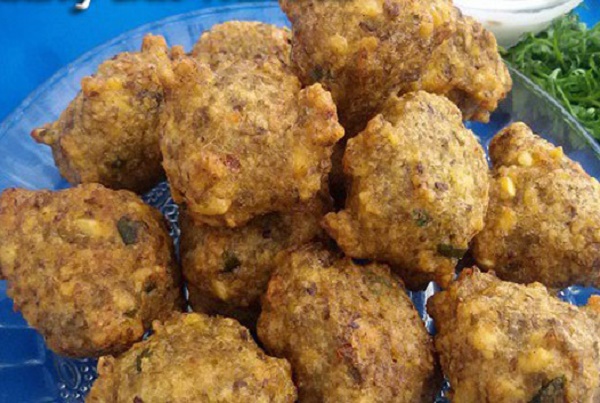 गर्मागर्म मूंग दाल की मंगौड़ी बनाने की विधि - रेसिपीसीखो.कॉम