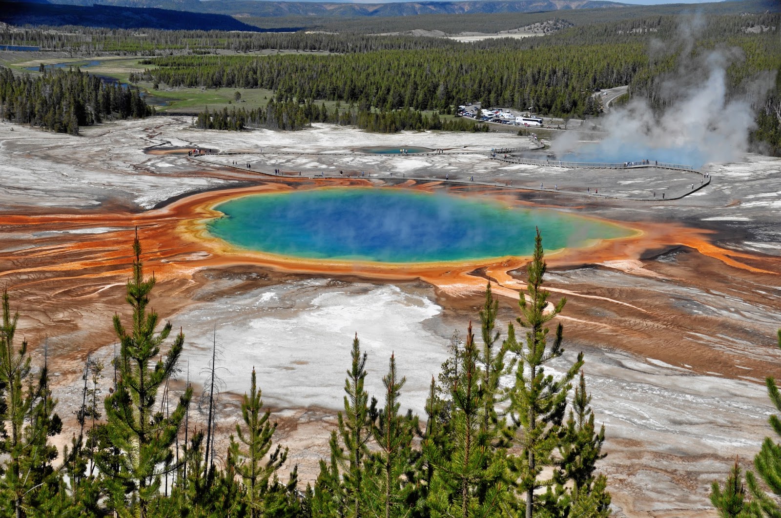 Day Hiking Trails: Day trail passes prismatic spring, geysers ...