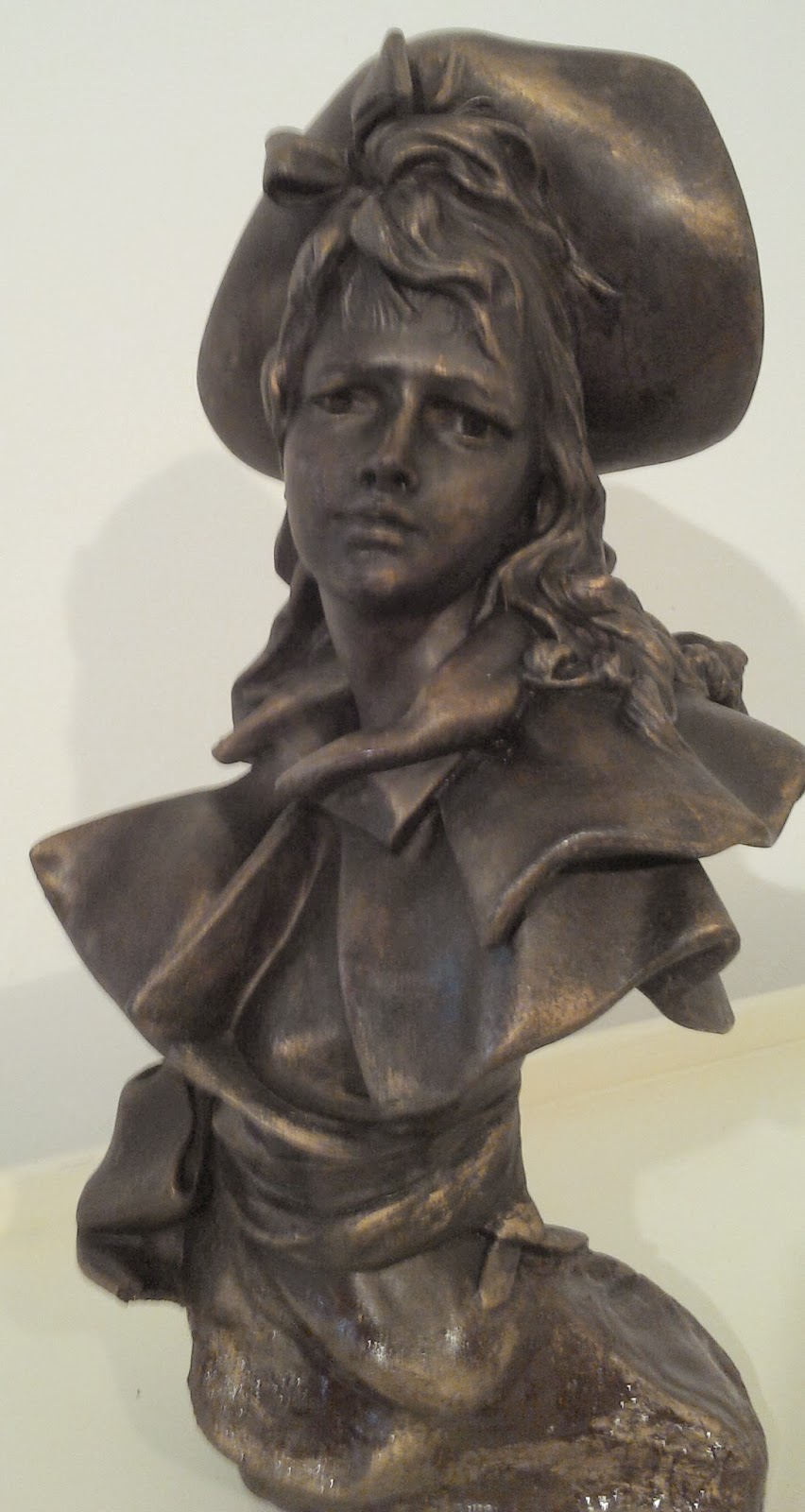 ancien sculpture statue buste demoiselle élégante au chapeau XIXeme