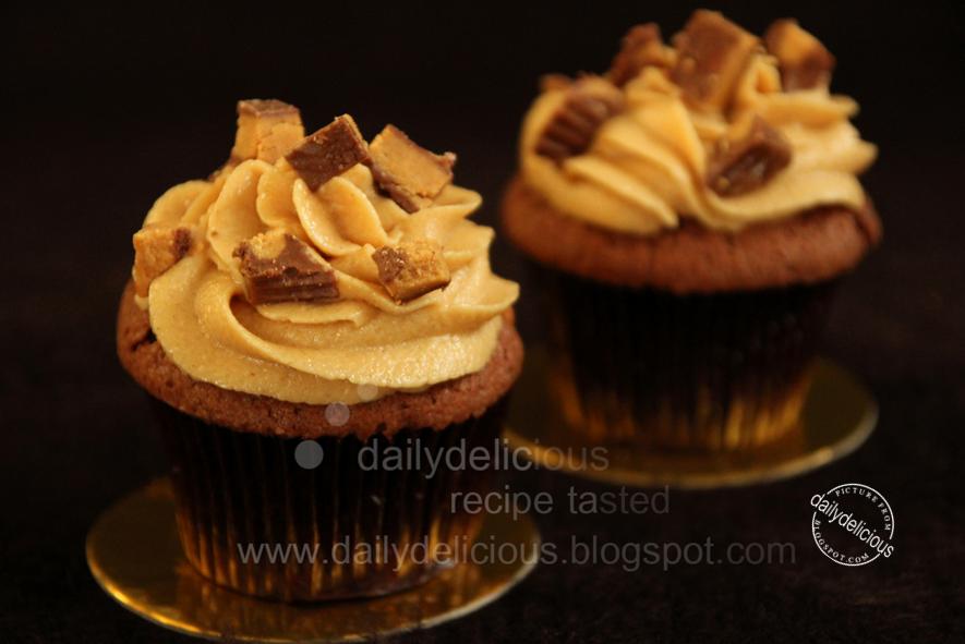 dailydelicious: Reeses Peanut butter cup cupcake: When chocolate and ...