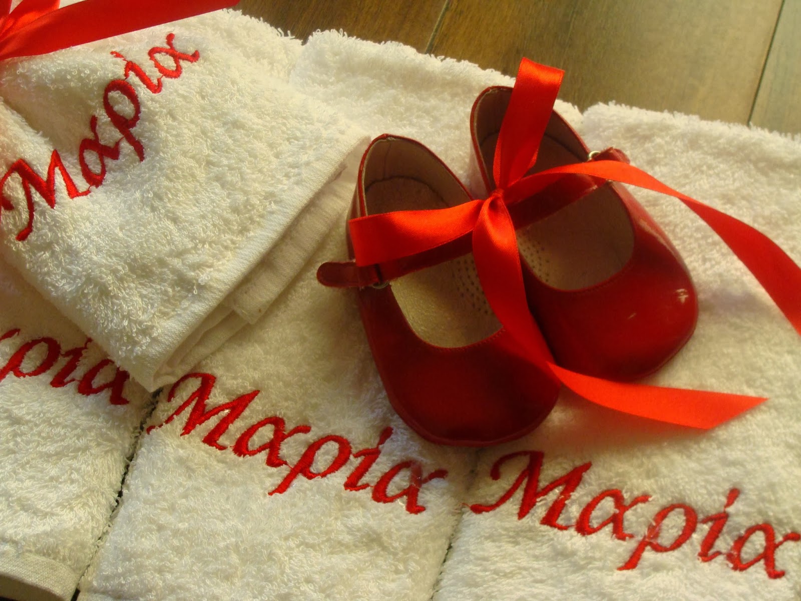 bliblikia: "ΜΑΡΙΑ ΜΕ ΤΑ ΚΟΚΚΙΝΑ!!!!..." ΜΠΟΜΠΟΝΙΕΡΑ ΒΑΠΤΙΣΗΣ. ΠΕΤΣΕΤΑ ...
