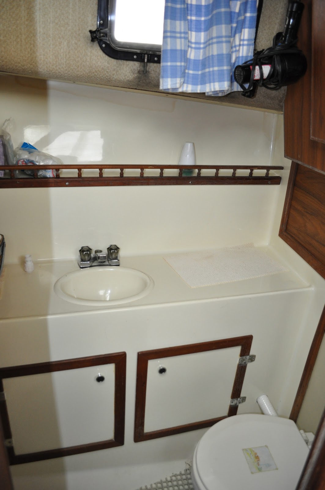 JoyRide82: Campion Adventurer - 30 ft Sedan Trawler with Flybridge