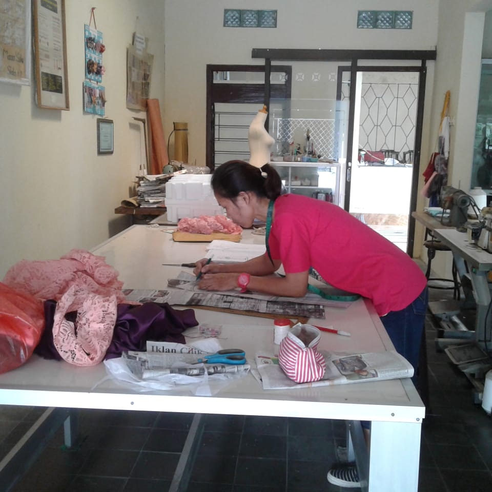 Salah satu foto kegiatan kursus jahit bordir jogja hari ini senin april ...