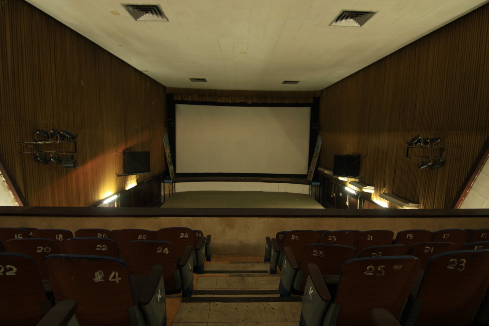 The Southeast Asia Movie Theater Project: Nang Lit Cinema Update ...