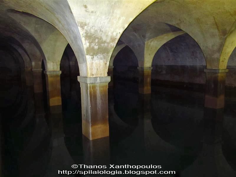 Our Athens... Μία φωτογραφία για την Αθήνα: Η ΑΔΡΙΑΝΕΙΟΣ ΔΕΞΑΜΕΝΗ ...
