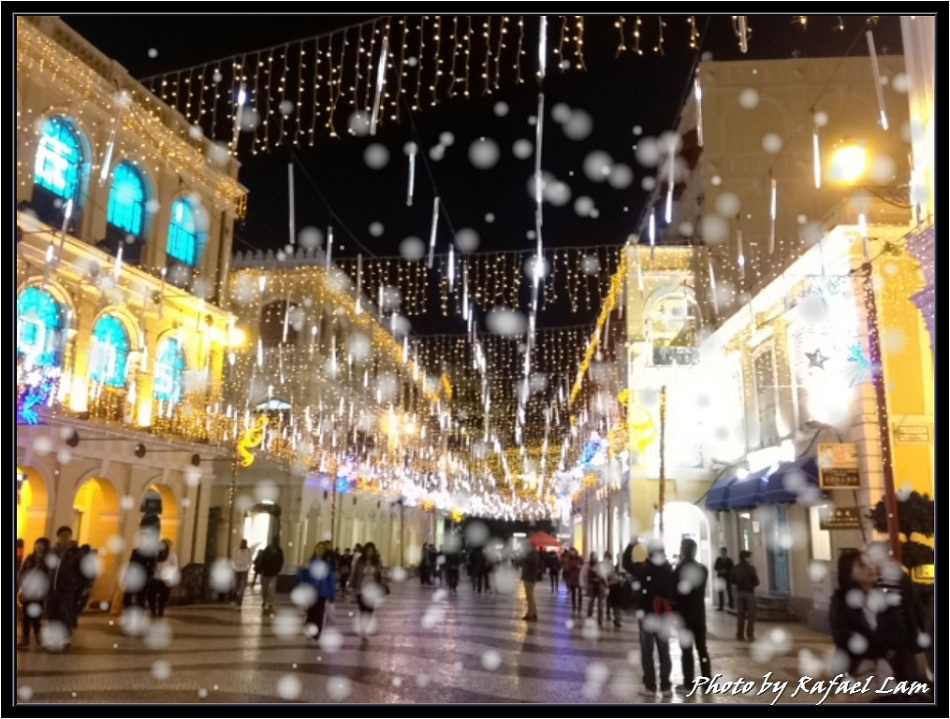Rafael Lam's Travel & Photography World: Snow in Macau... Merry X'mas