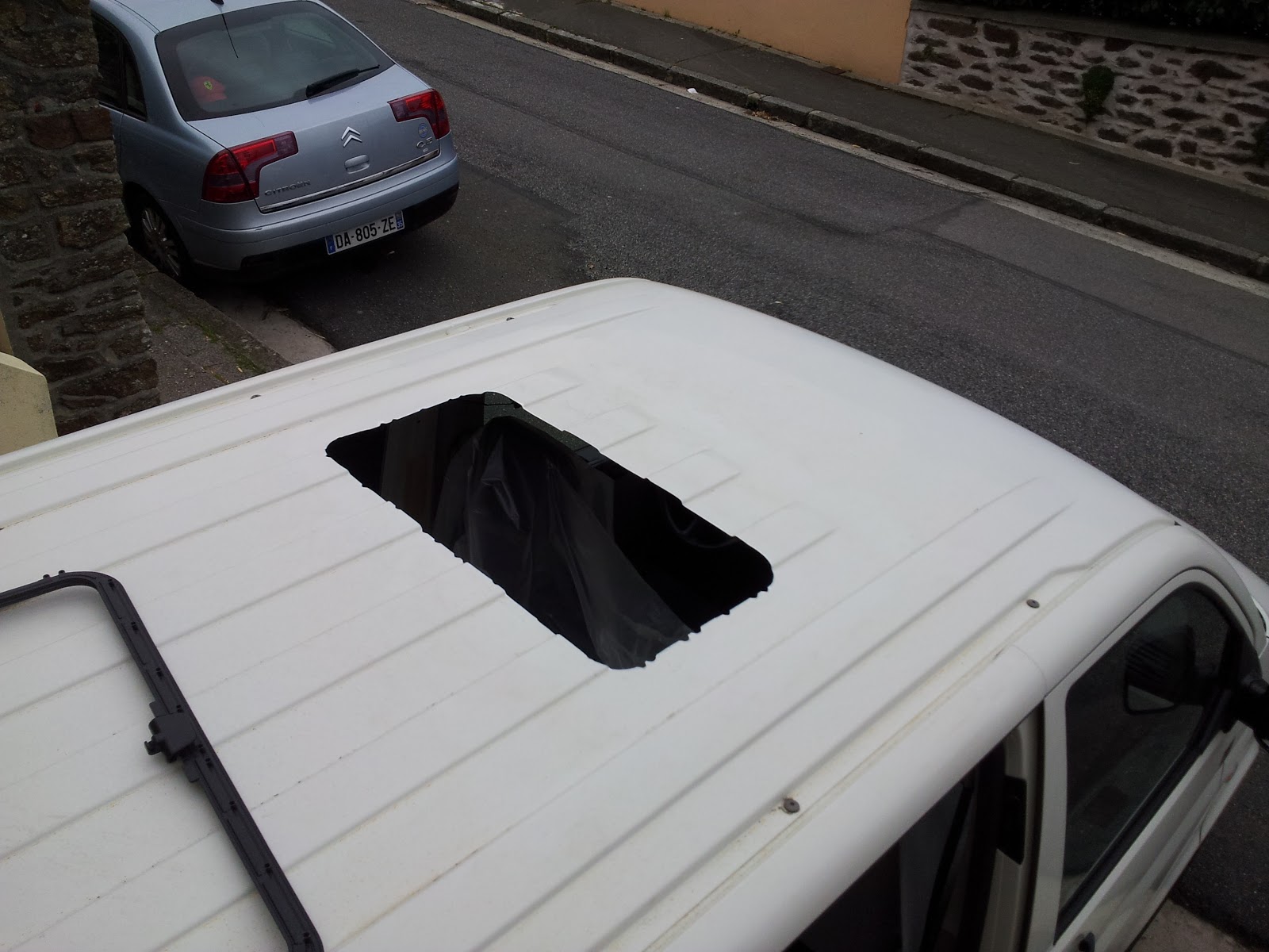 Kite and surfing VAN: Le toit ouvrant