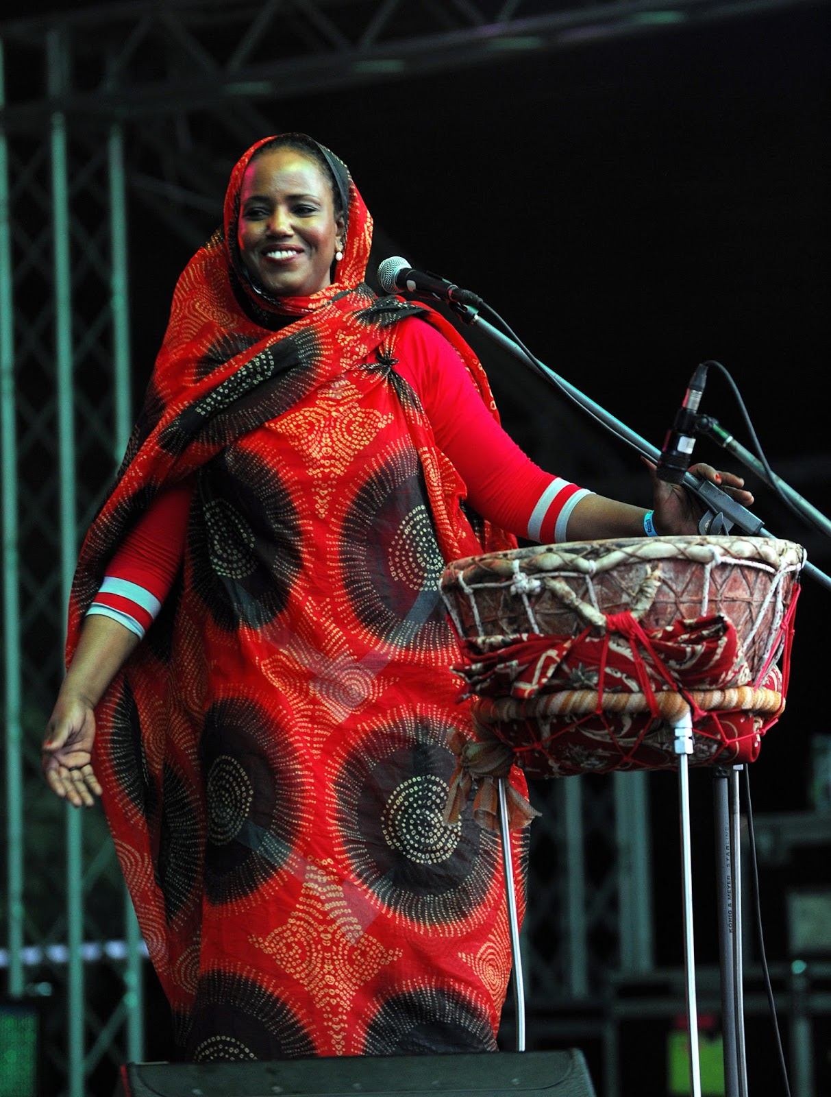 Aziza Brahim – Abbar el Hamada (Glitterbeat Records, 2016)