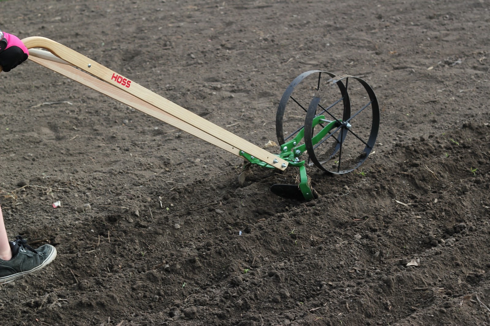 HOSS Wheel Hoe Review: 5 Top Features