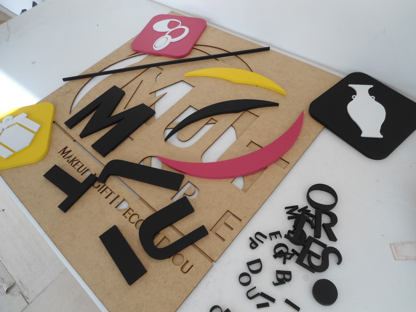 LOGOMARCAS DE EMPRESAS EM MDF - LETRAS , LOGOTIPOS E FRASES EM RELEVO