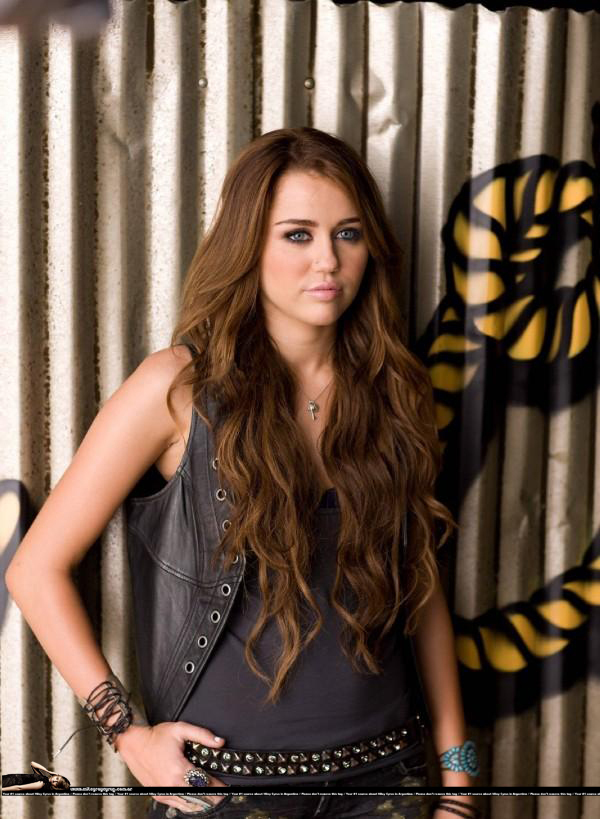 Young Style Model: Miley Cyrus Usa
