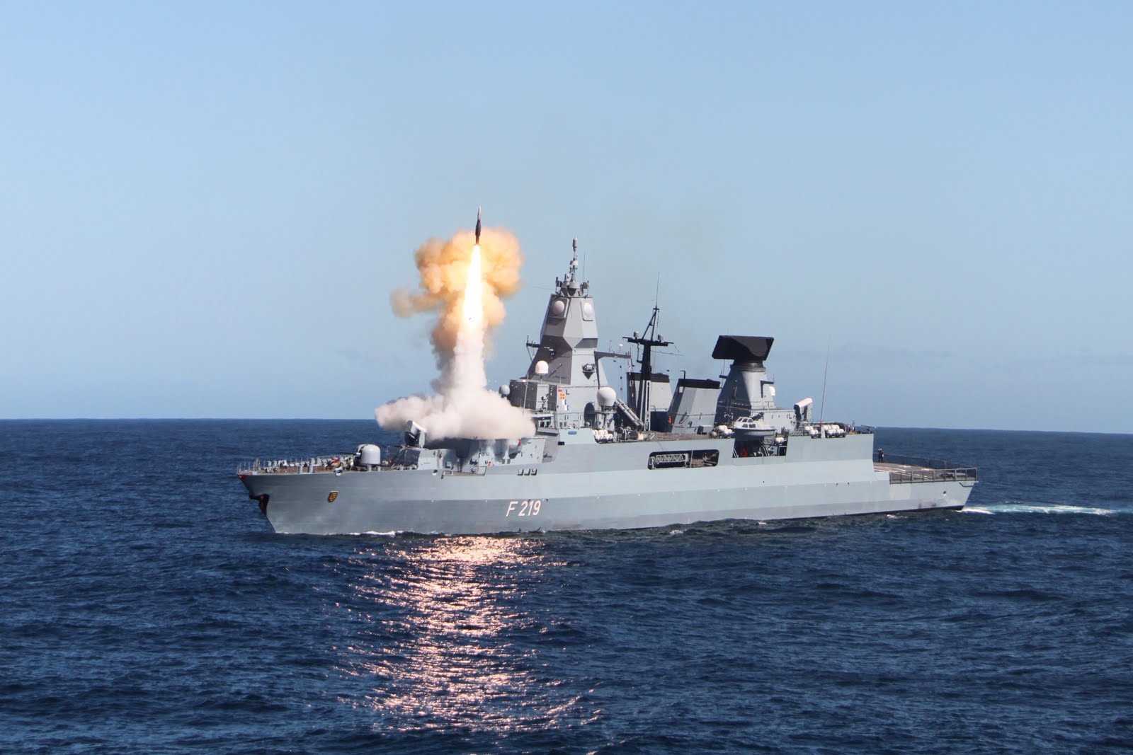 Sachsen (F 219) - Sachsen class Frigate (Germany) | Military photos ...