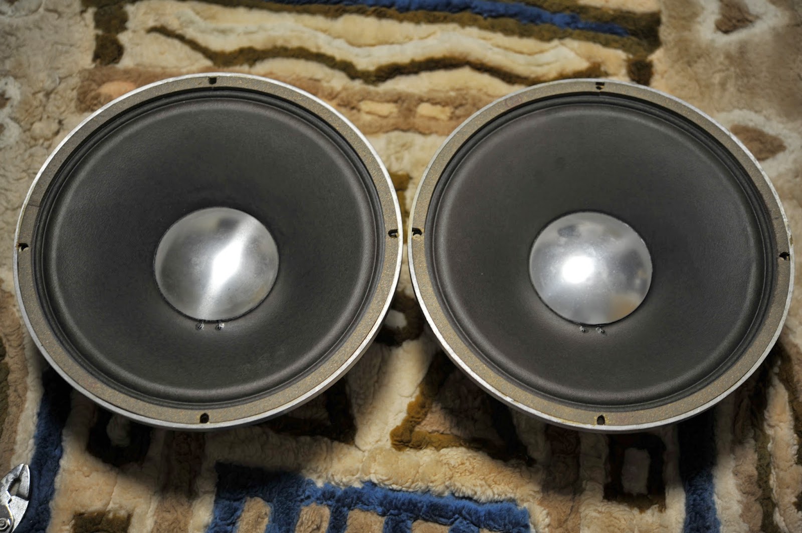 金属とガラスの日々 Stereo Cameraと真空管: JBL D131到着