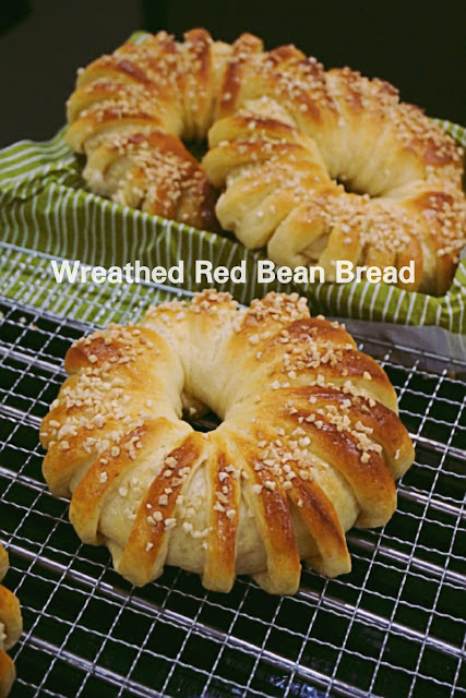 Kitchen Corner: Wreathed Red Bean Bread (BM)