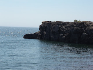 Day Hiking Trails: Photo album of North Shore pink rock beach