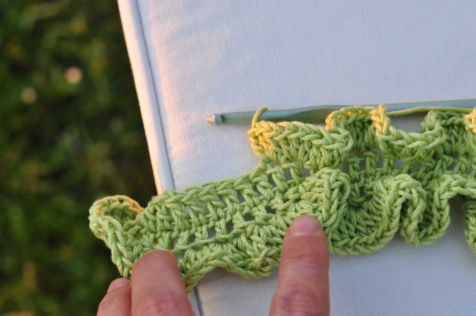 Aesthetic Nest: Crochet: Spring Frills Scarf (Tutorial)