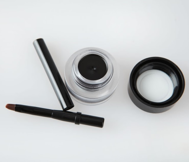 Beauty Story: Etude House Drawing Show Cream Liner Review