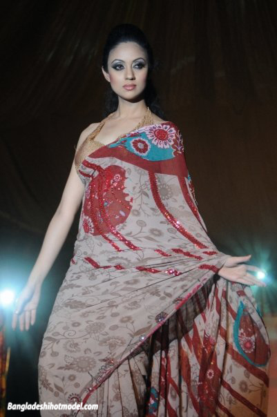 MODELSMK: Hot Bangladeshi Ramp Model in Fashion Show Photos