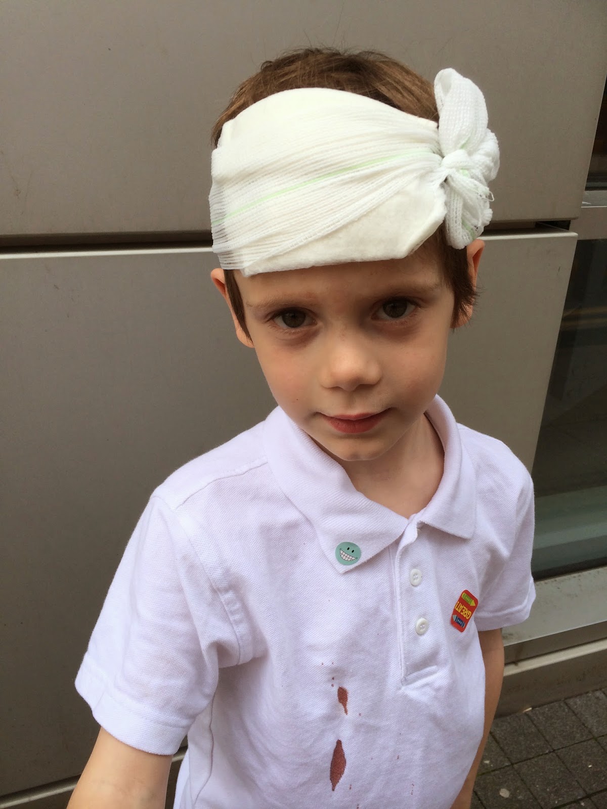 two flowers, one head injury and a crafty day out / CHARM ABOUT YOU