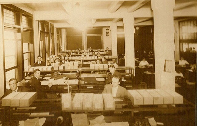 30 Vintage Photographs That Show Old Offices and People Who Were ...