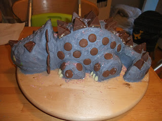 Atomic Yoghurt's Vital Musings: Dinosaur cake