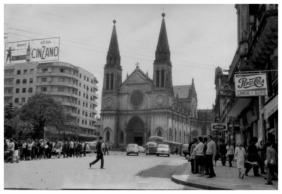 Praça Tiradentes, anos 1950-1960. | Curitiba, Curitiba brasil, Praça ...