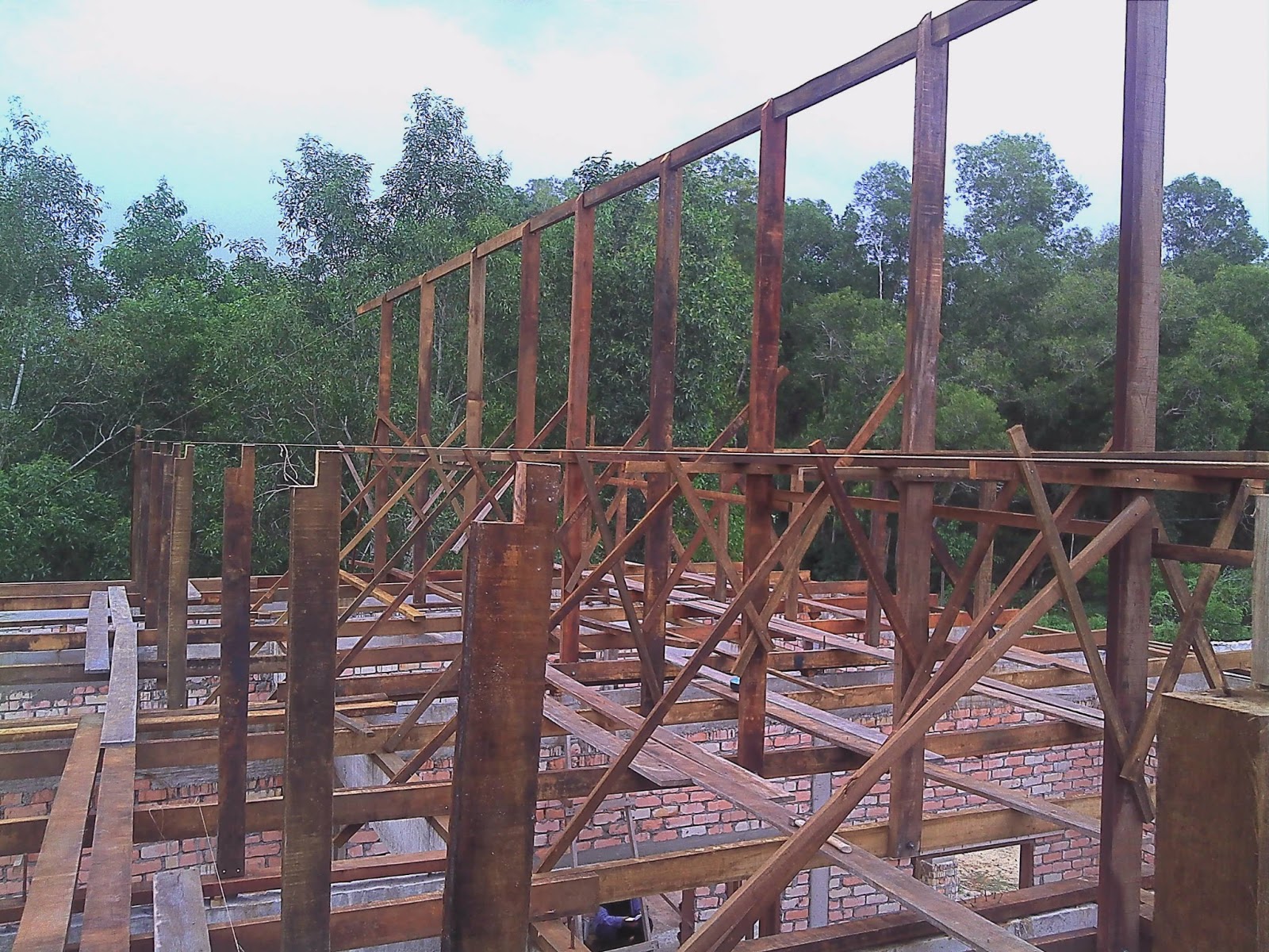 BINA BUNGALOW SENDIRI: LANGKAH 10 DAN 11: MEMASANG KEKUDA KAYU