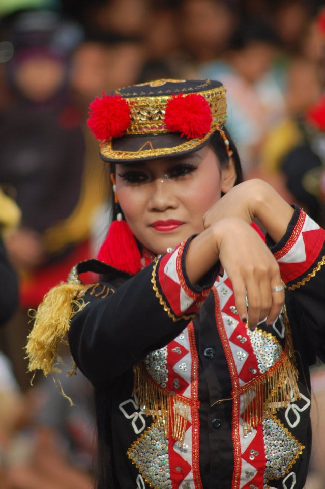 JOGJA CULTURAL: ANGGUK : TARI TRADISI YANG TERKESAN SEKSI