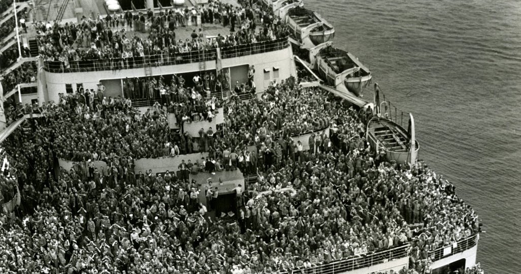 Crowded ship bringing American troops back to New York harbor after V ...