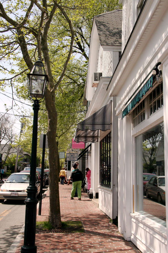 A Library of Design: A Kennedy-Inspired Weekend