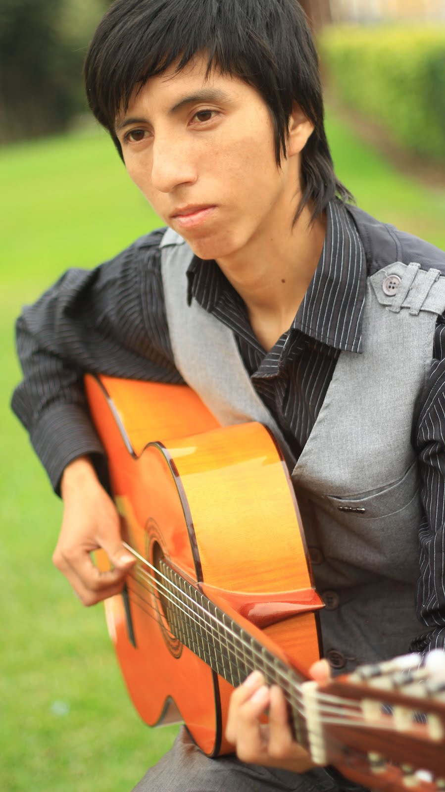 Riber Oré: Notable concertista y destacado maestro de guitarra ...