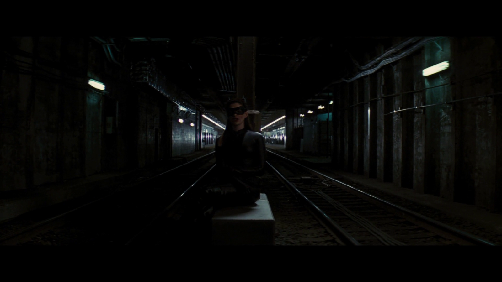 Leather Beauty: Screencaps Post-The Dark Knight Rises-Part 1