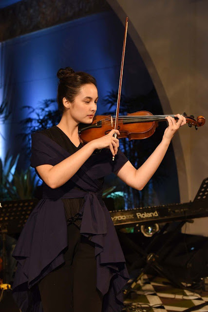 Kumpulan Foto Cantik Chelsea Islan Saat Main Biola | LIAT AJA
