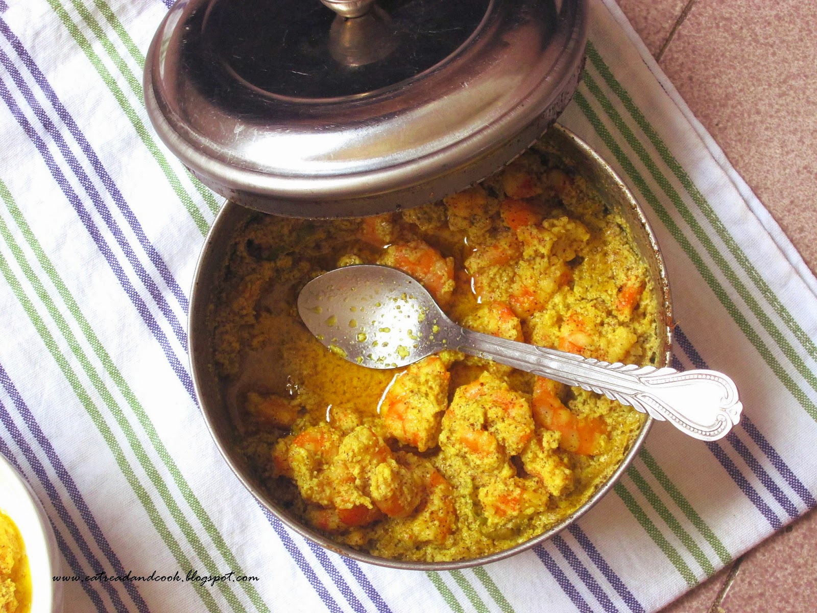 Sorshe Die Bhapa Chingri / Steamed Prawns with Mustard Paste