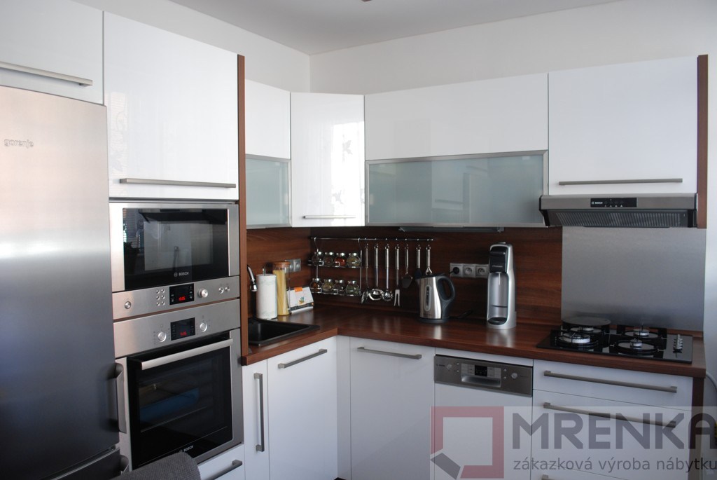 MRENKA - Zakázková stolárska výroba ®: Malá rohová bytová kuchyňa - Trnava