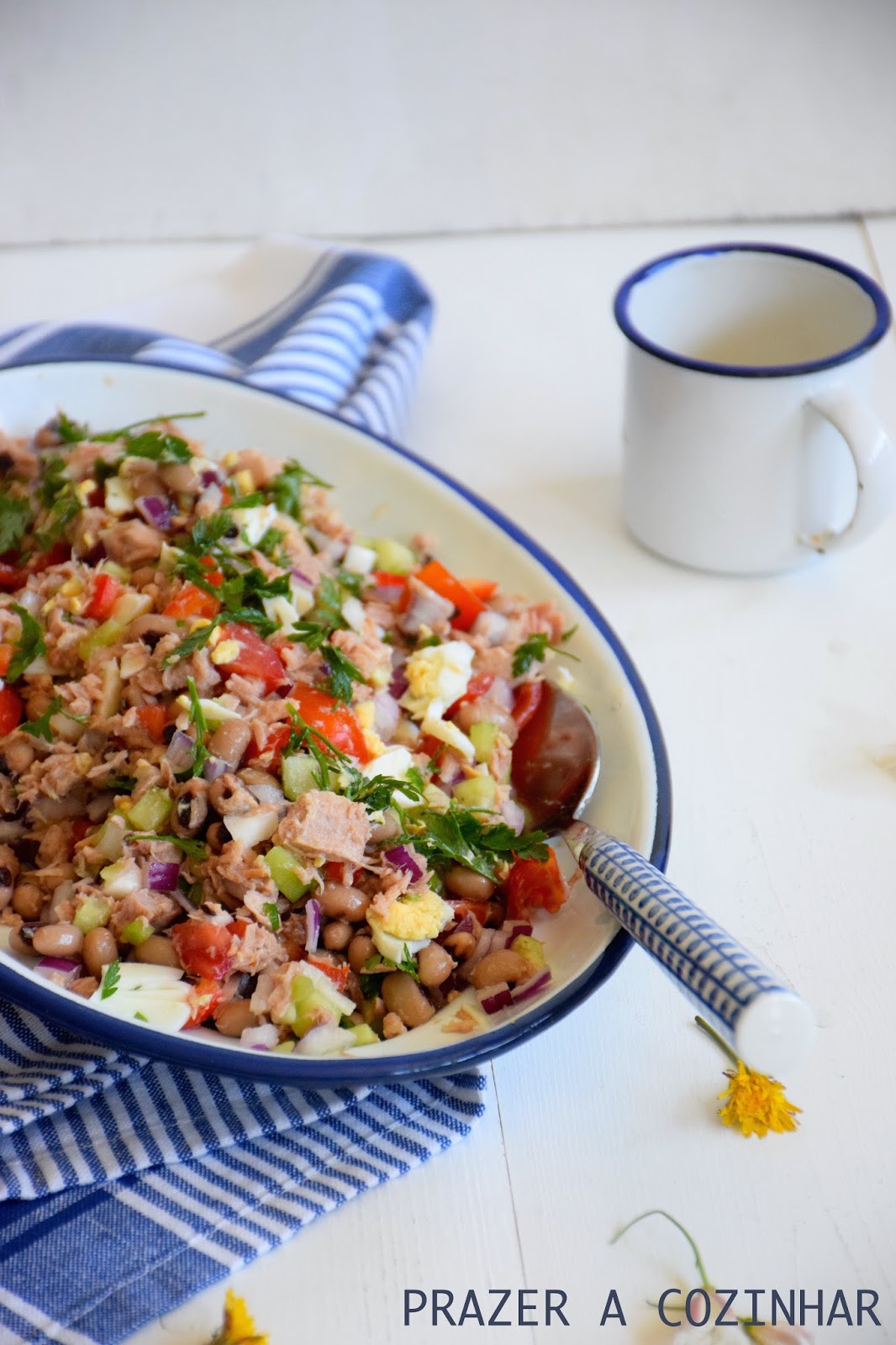 PRAZER A COZINHAR: Salada de atum e feijão frade
