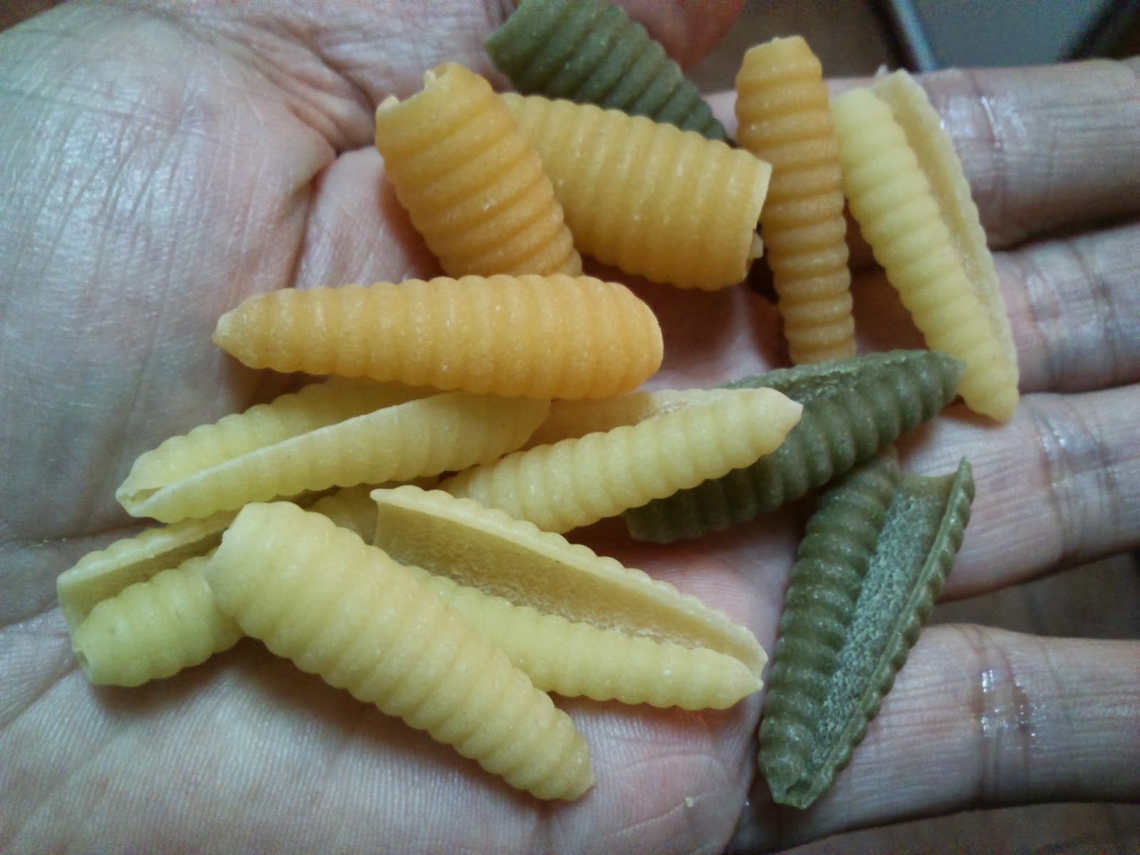 Un poquito de Nieves: PASTA DE CASTELLANE AL ARCOIRIS